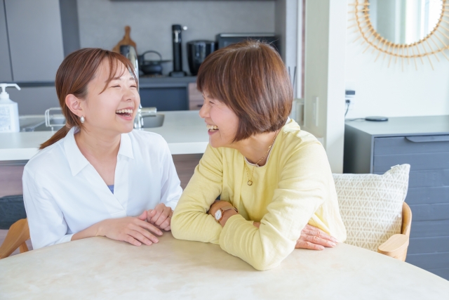 実家の片付けは親が元気なうちから早めに始めよう！親を説得するコツと進め方 | 名古屋を中心とした不用品回収なら【ecoos（エコーズ）】